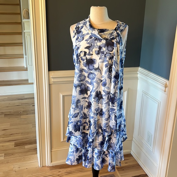 Robbie Bee | Dresses | Robbie Bee Signature Blue White Floral Dress ...